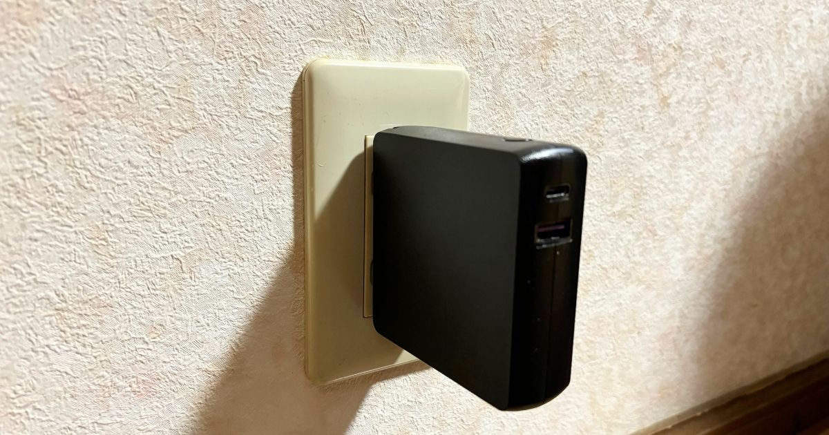 【SMARTCOBY Pro PLUG レビュー】充電器とモバイルバッテリーのハイブリッド型 | ガジェットブログ